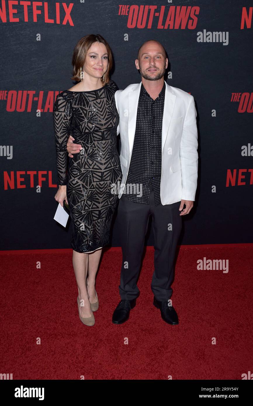 Brandon Cournoyer mit Begleitung bei der Premiere des Netflix -Films ...