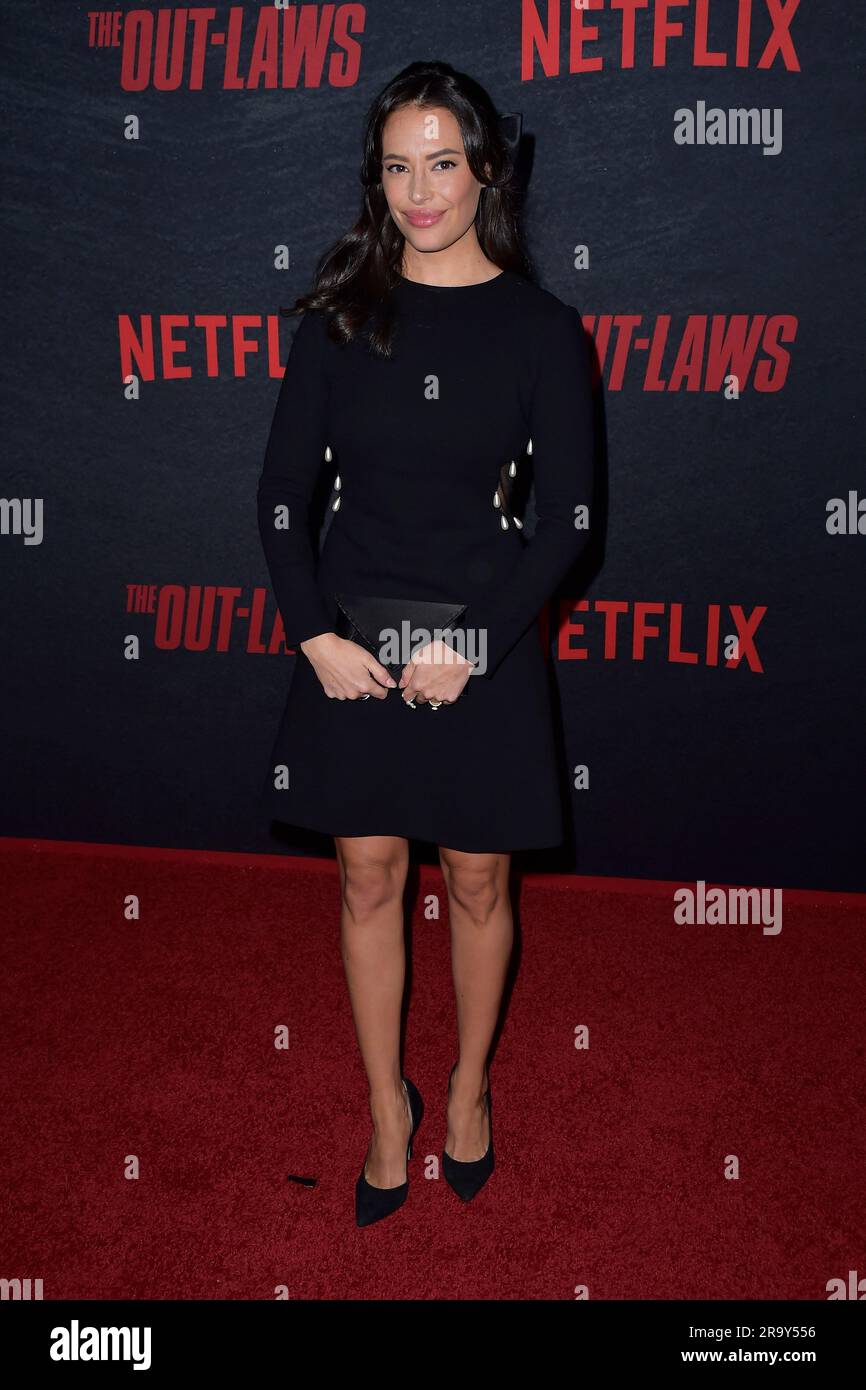 Chloe Bridges bei der Premiere des Netflix -Films 'The Out-Laws' im ...