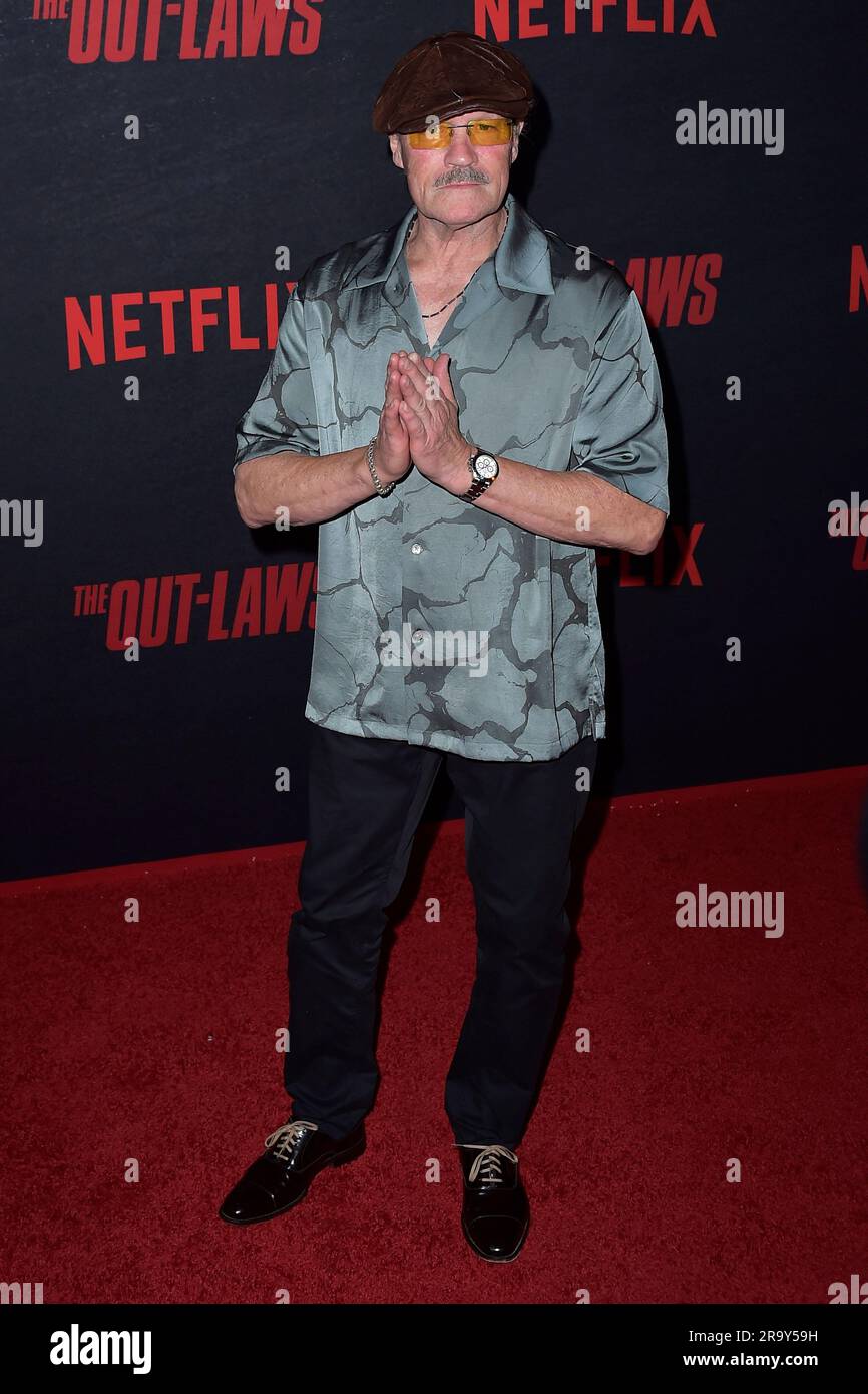 Michael Rooker bei der Premiere des Netflix -Films 'The Out-Laws' im ...
