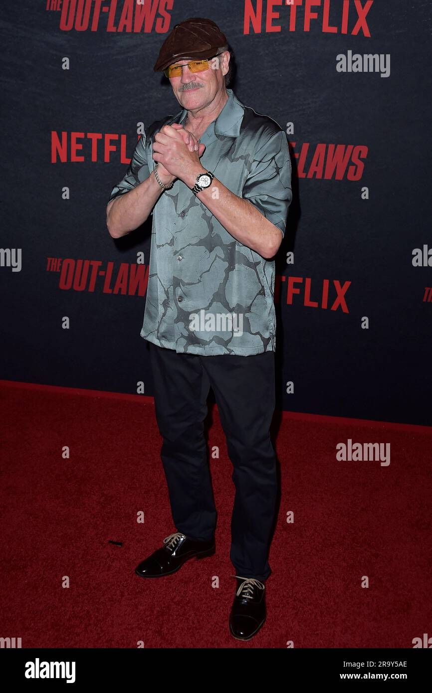 Michael Rooker bei der Premiere des Netflix -Films 'The Out-Laws' im ...