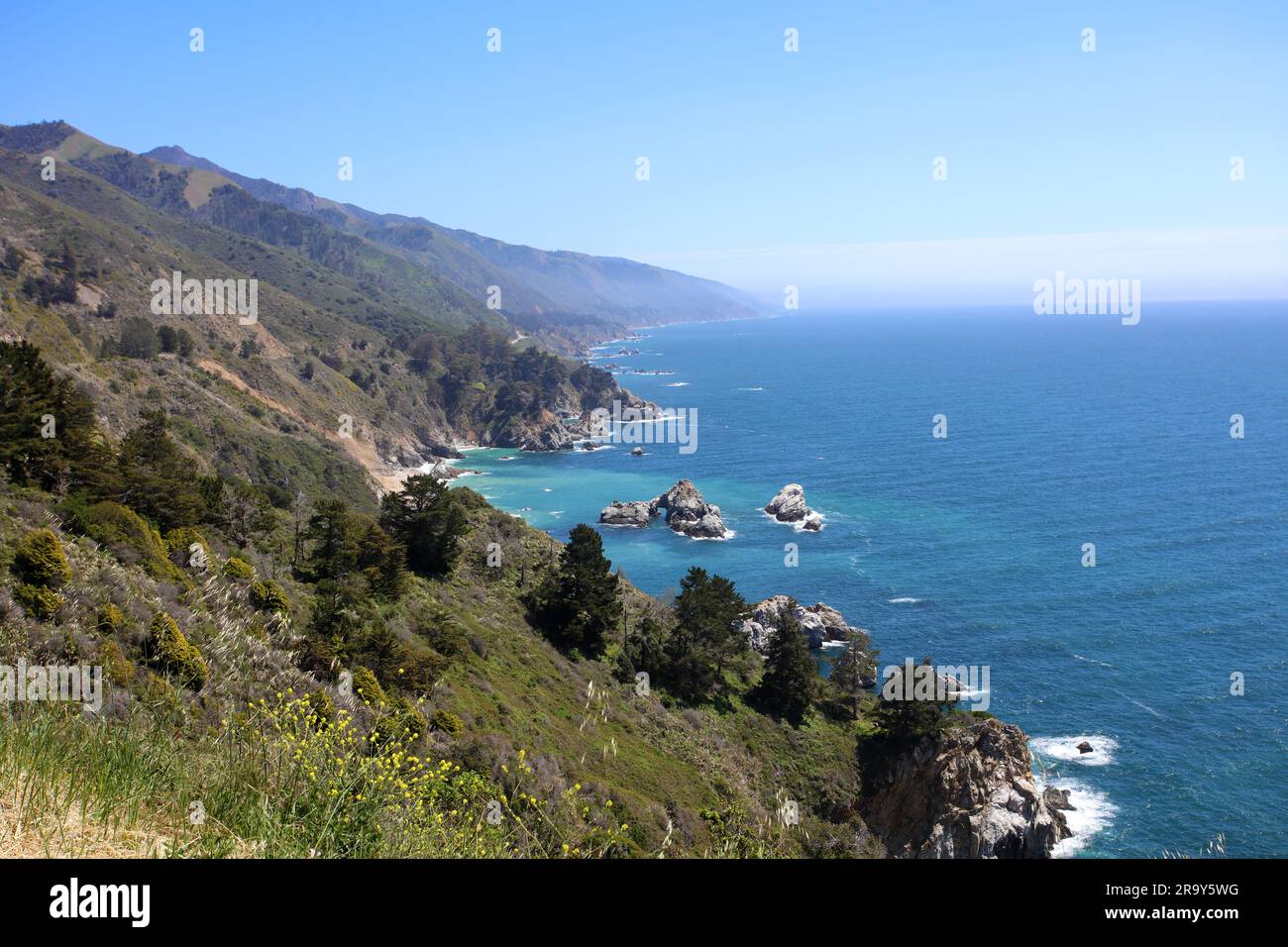 Ocean view from cliff hi-res stock photography and images - Alamy