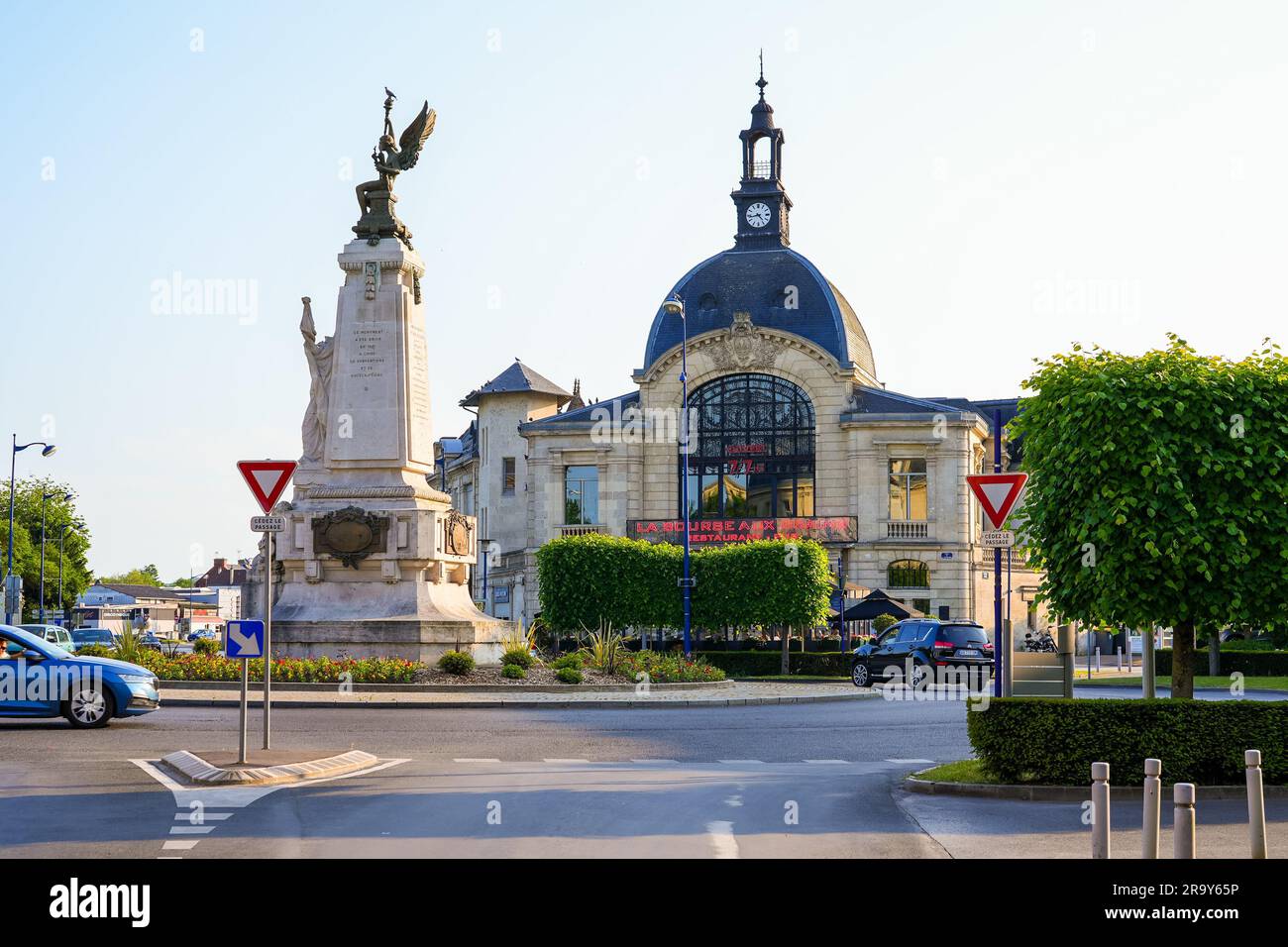 Place de la République ("Republic's Square") in Soissons, France ...
