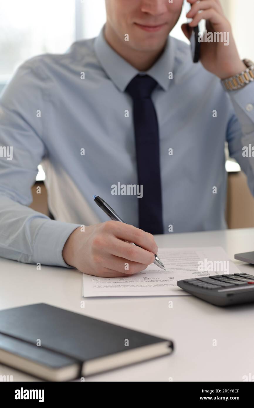 Financial statements hi-res stock photography and images - Alamy