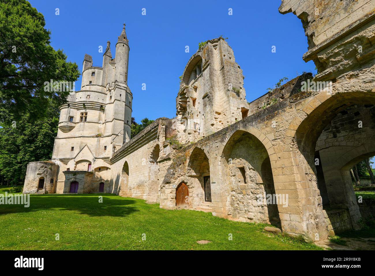 Gothic castle square turret hi-res stock photography and images - Alamy