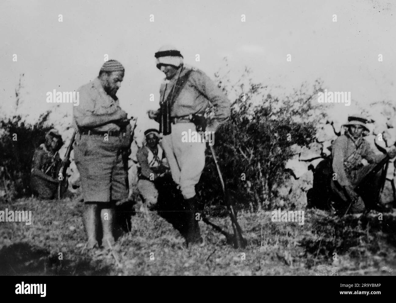 Fashion clothes illustration 1930s hi-res stock photography and images ...