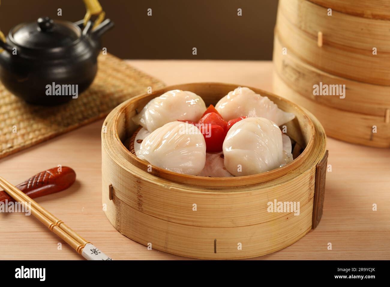 Prawn dumpling hi-res stock photography and images - Alamy
