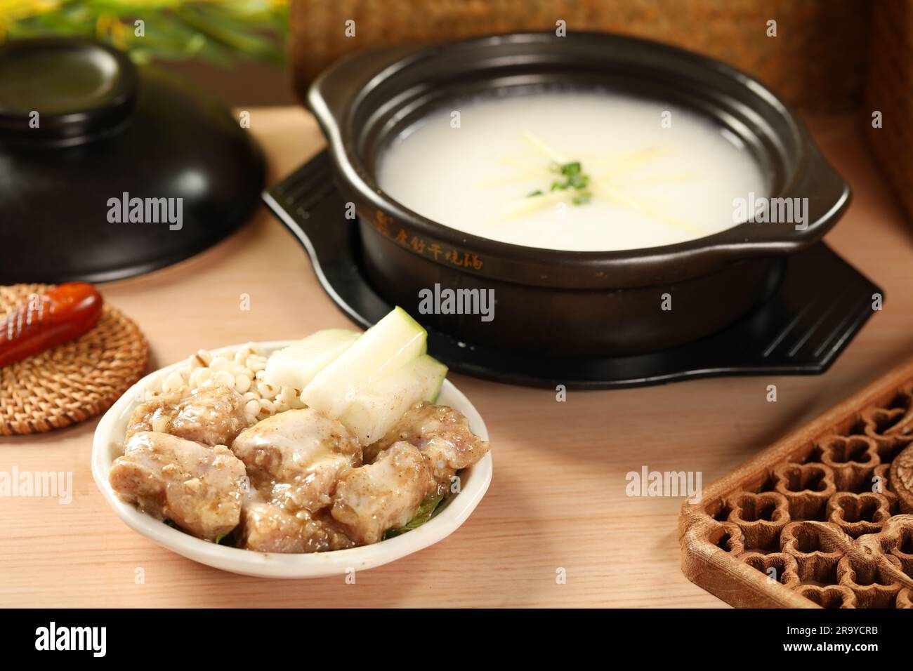 hongkong,Chaoshan Poridge with pork ribs in Claypot Stock Photo - Alamy