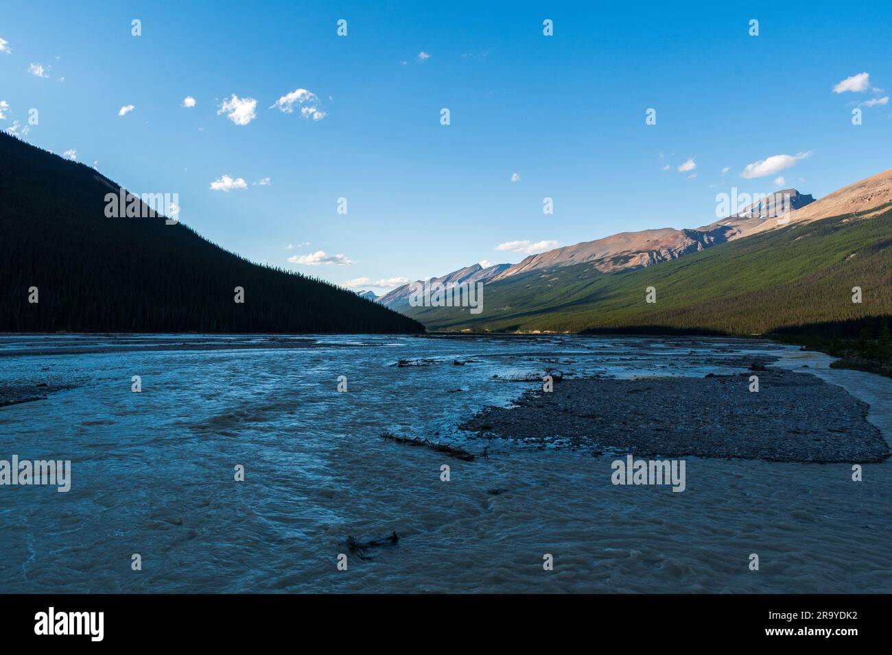 Beautiful scenery along Icefields Parkway, Jasper National Park, Canada ...
