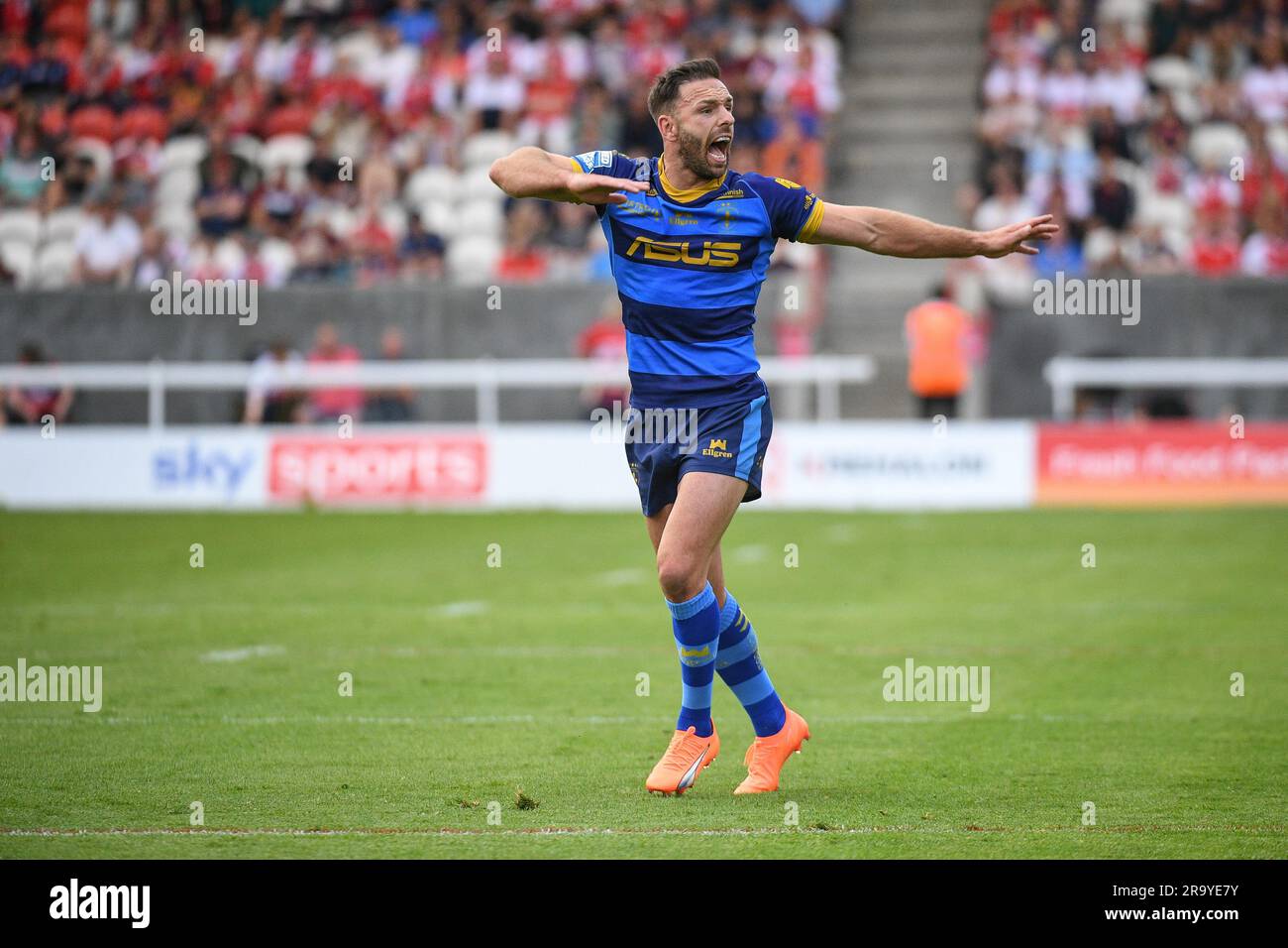 Hull, England - 23rd June 2023 - Wakefield Trinity's Luke Gale on debut ...
