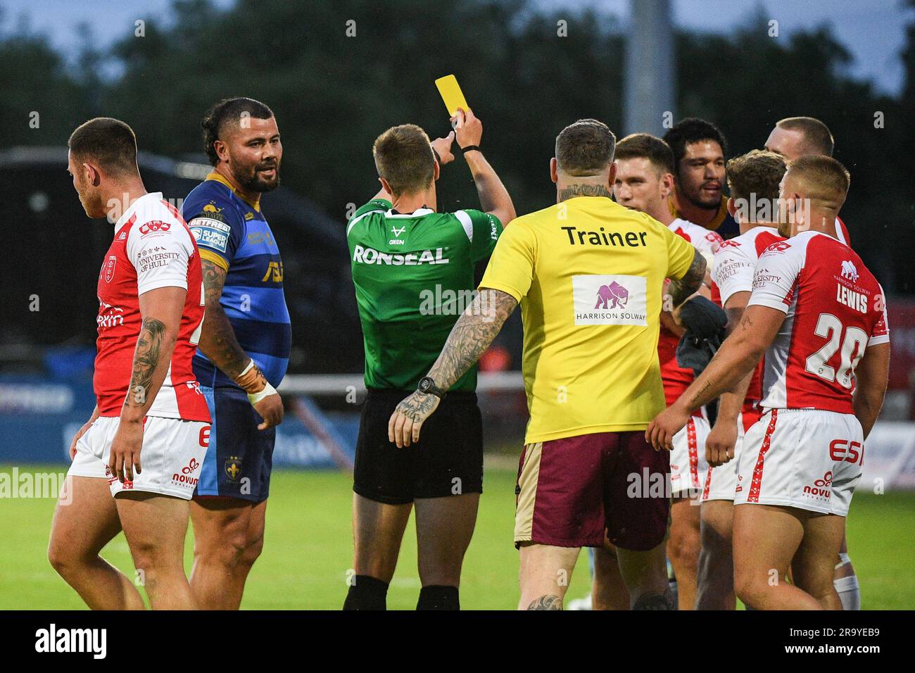 Yellow card rugby hi-res stock photography and images - Alamy
