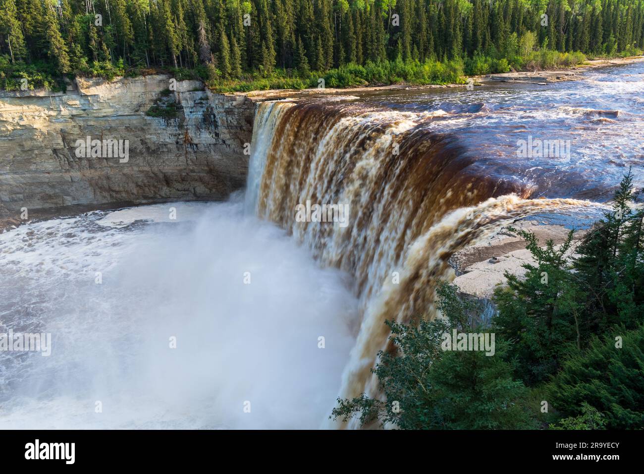 Awe Inspiring Alexandra Falls crashes through Twin Falls Gorge ...