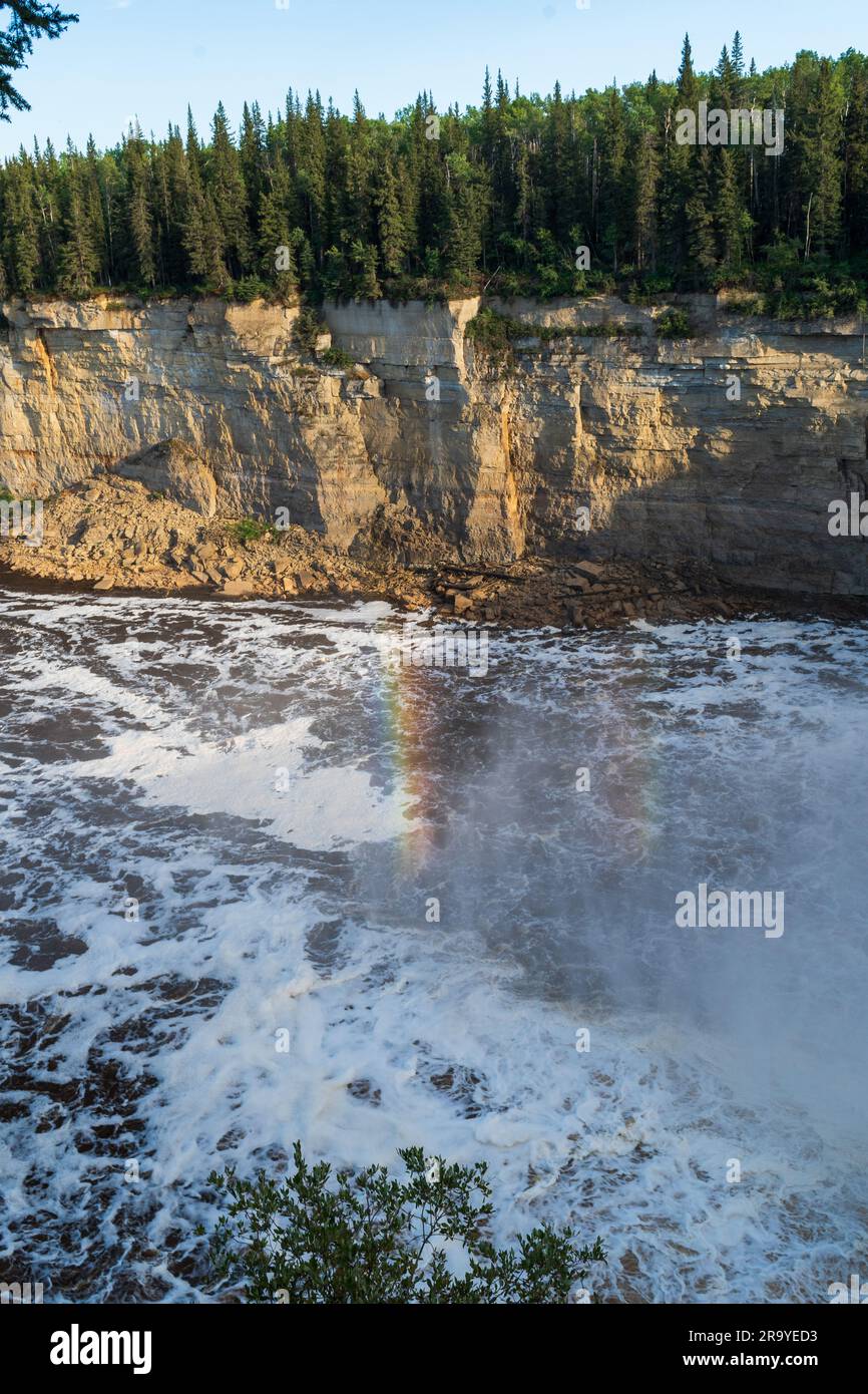 Awe Inspiring Alexandra Falls crashes through Twin Falls Gorge ...