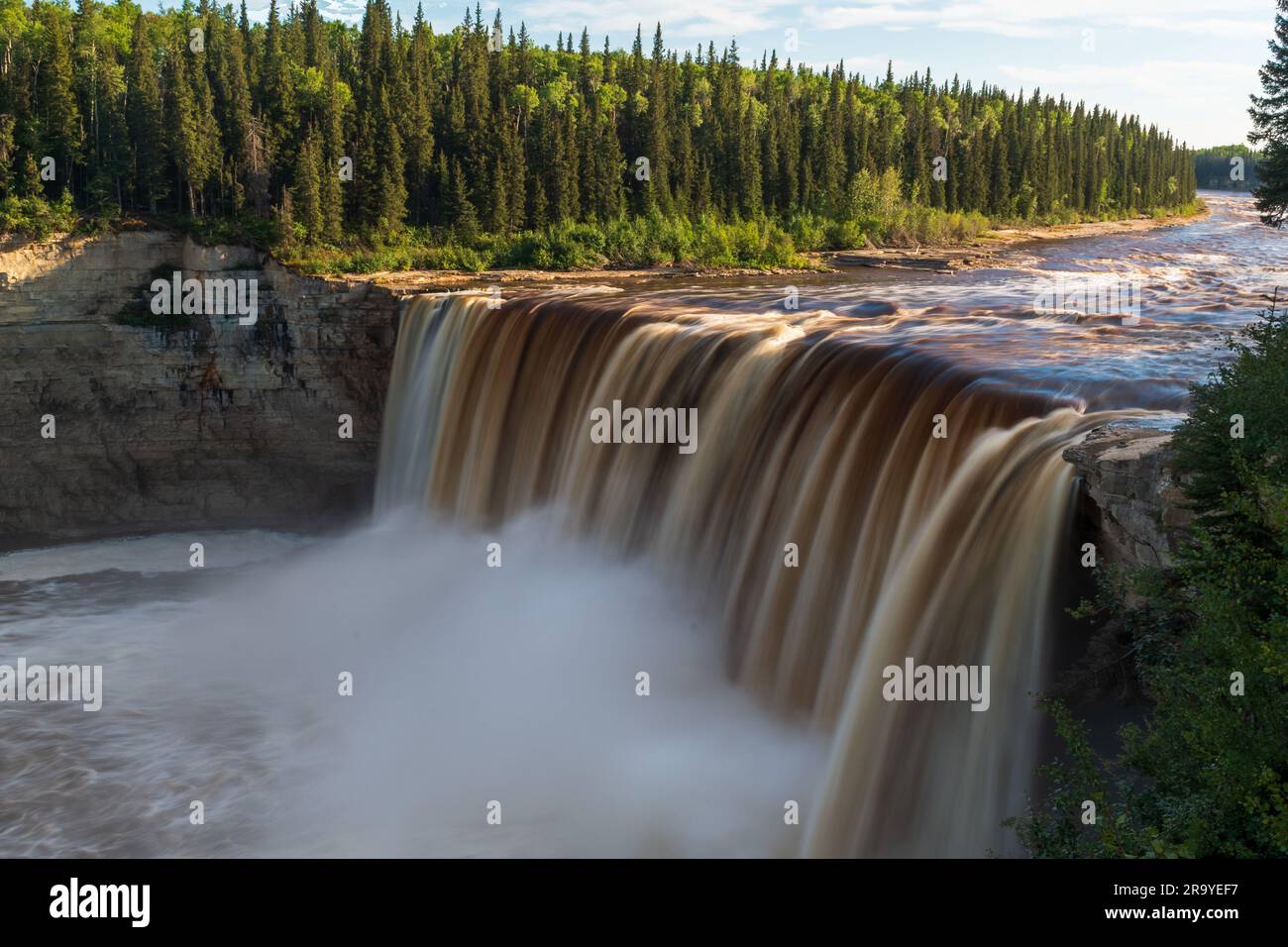 Awe Inspiring Alexandra Falls crashes through Twin Falls Gorge ...