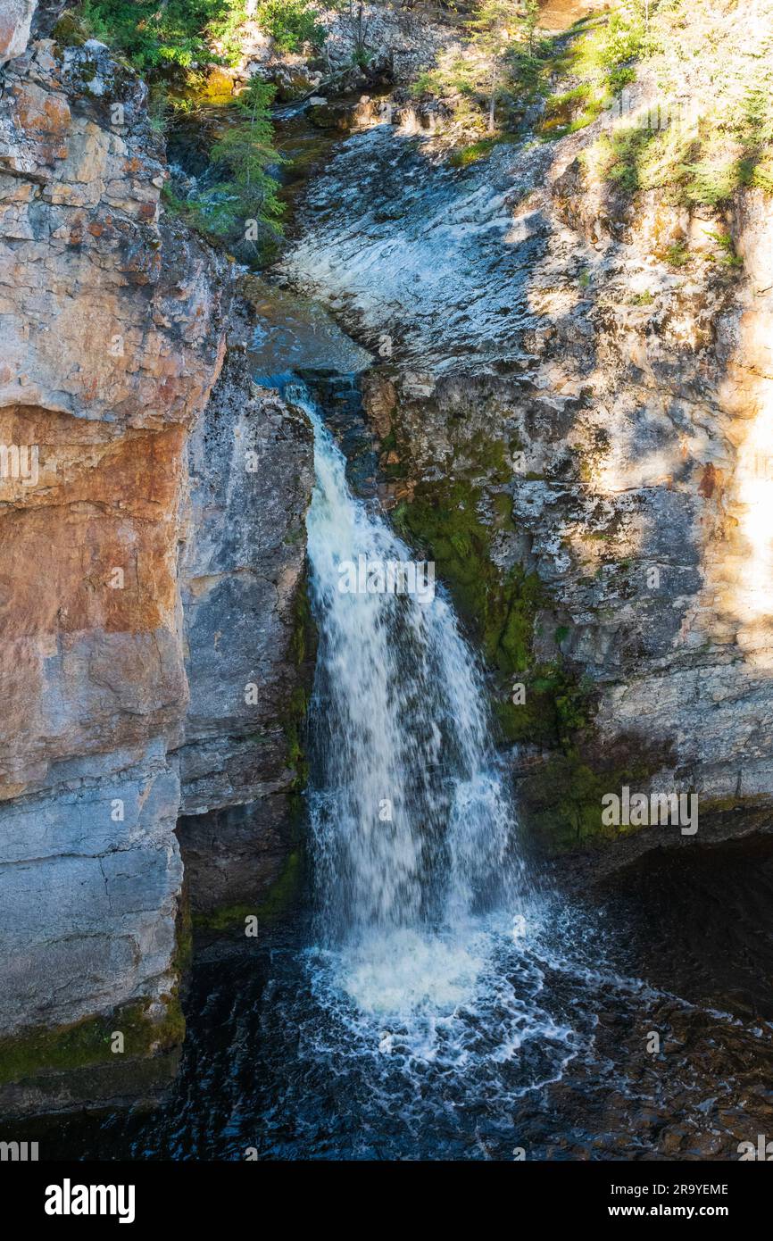 Quiet McNallie Creek Falls along the waterfall route, Northwest ...