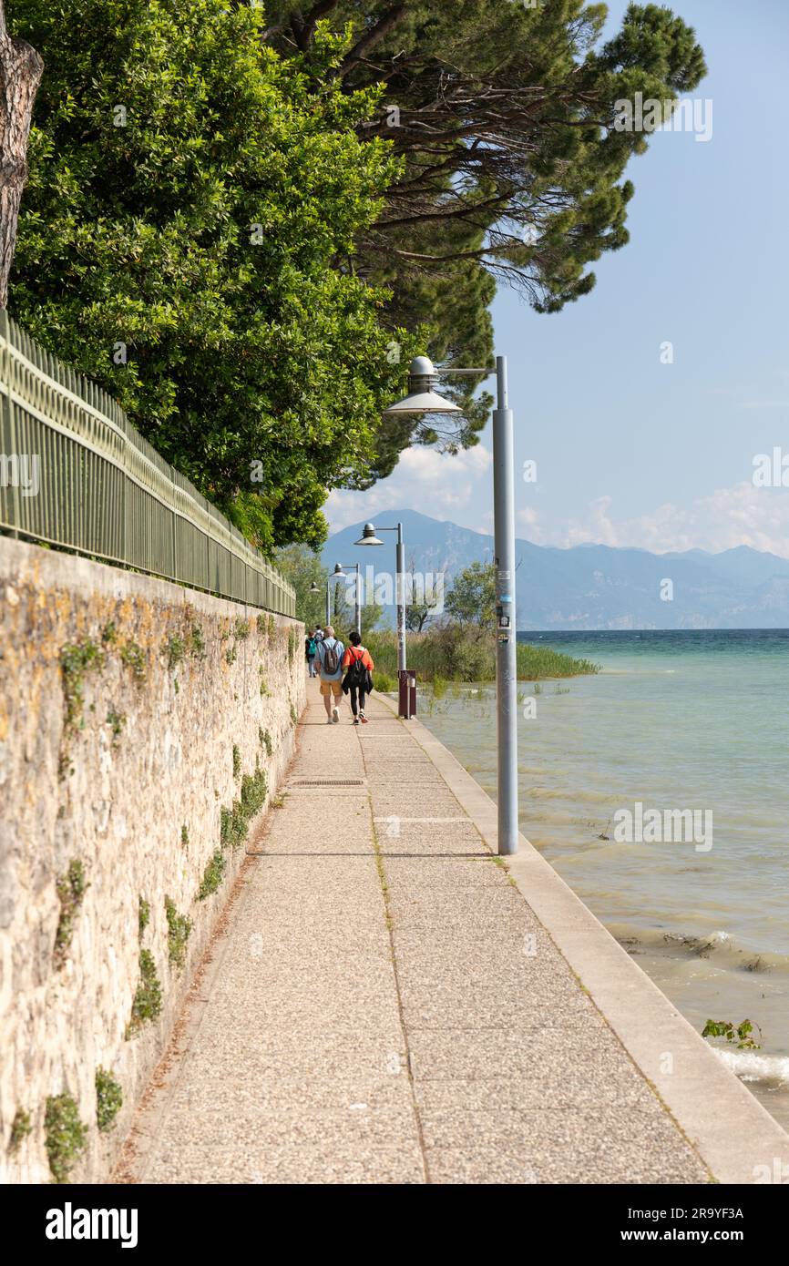 Lakeside walkers hi-res stock photography and images - Alamy