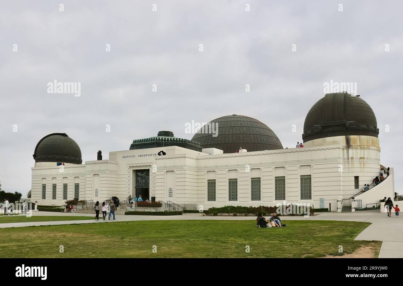 Entrance and facade to the Griffith Observatory Mount Hollywood ...