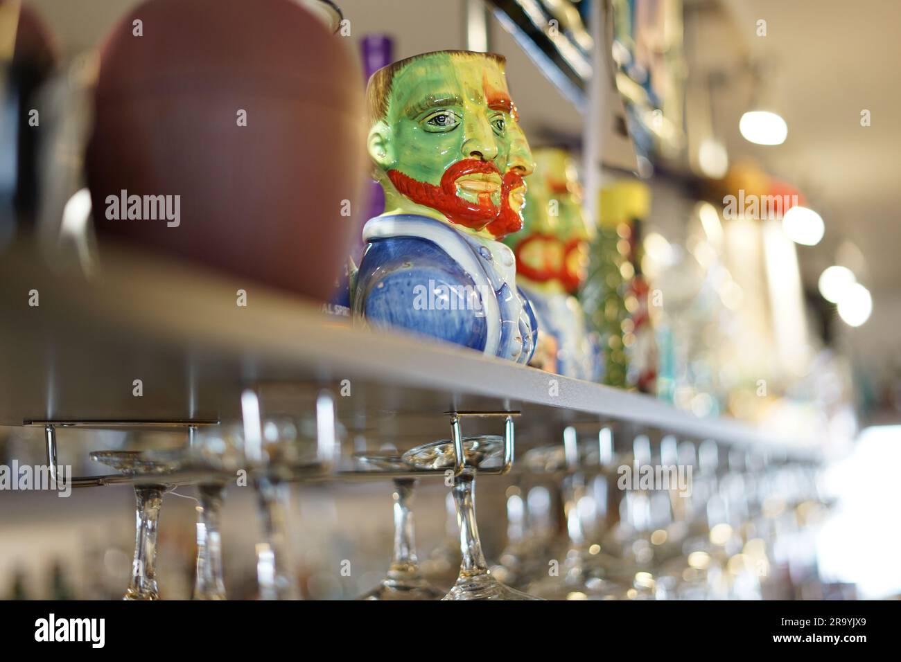 Tiki bar man hi-res stock photography and images - Alamy