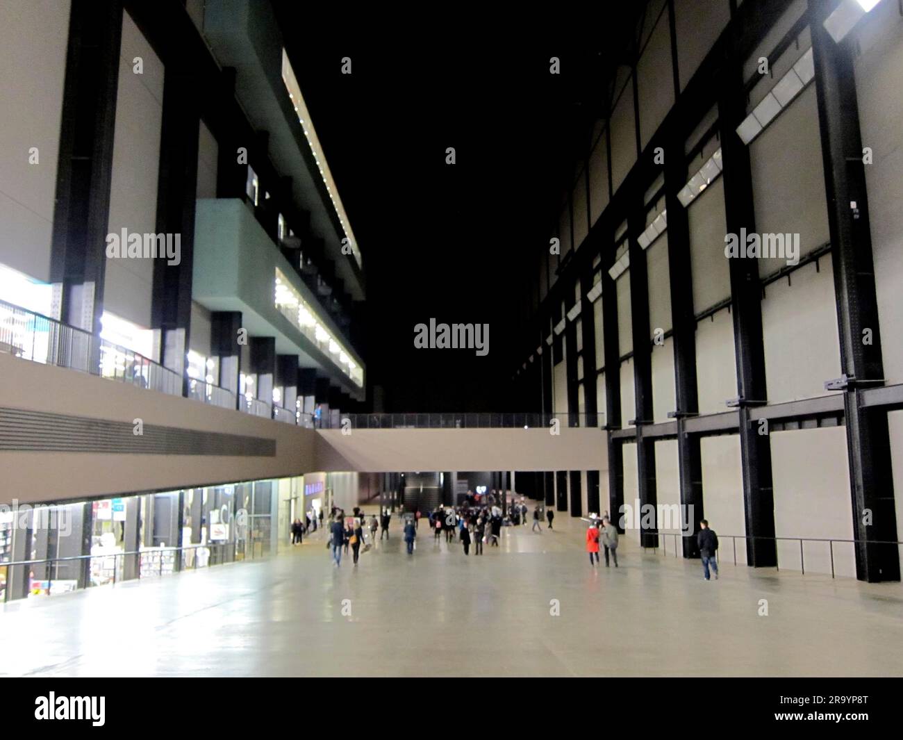 Tate modern turbine hall hi-res stock photography and images - Alamy