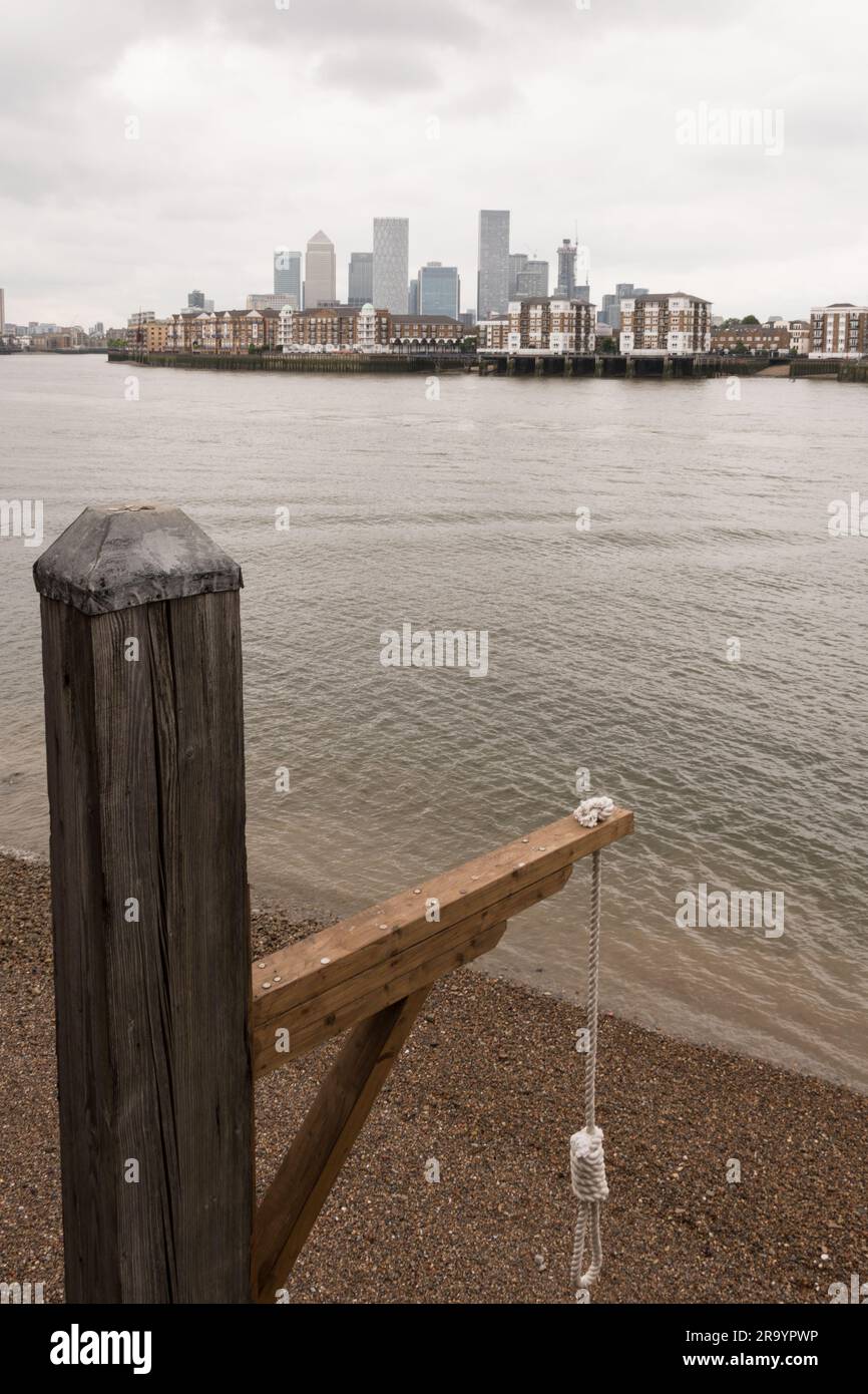 Execution Dock hangman's noose and gibbet at The Prospect of Whitby - a ...
