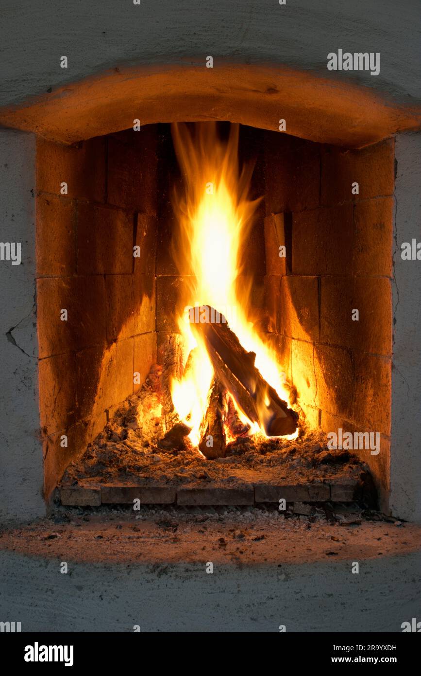 Open fireplaces hi-res stock photography and images - Alamy