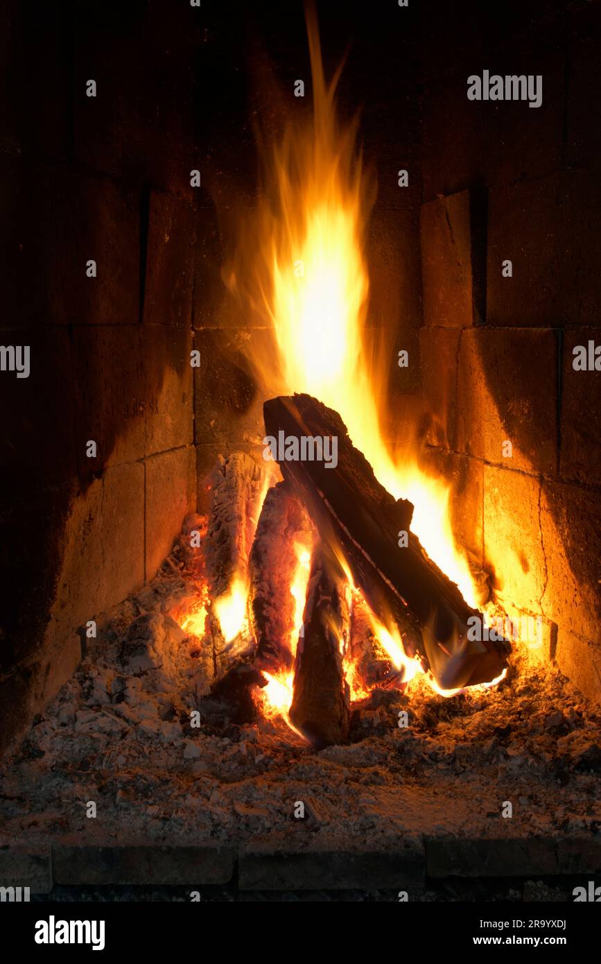 Open fireplaces hi-res stock photography and images - Alamy