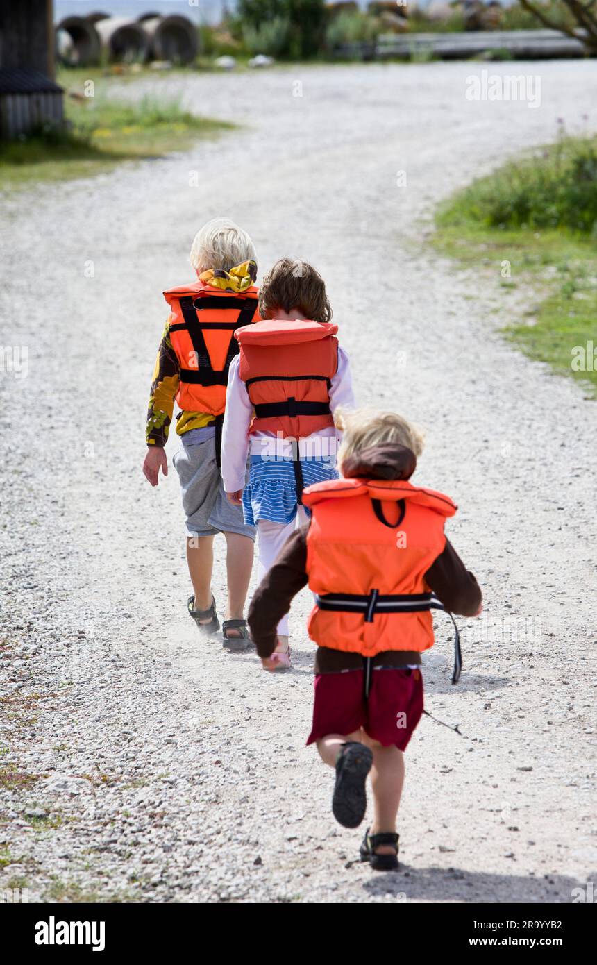 Female kids children line hi-res stock photography and images - Alamy