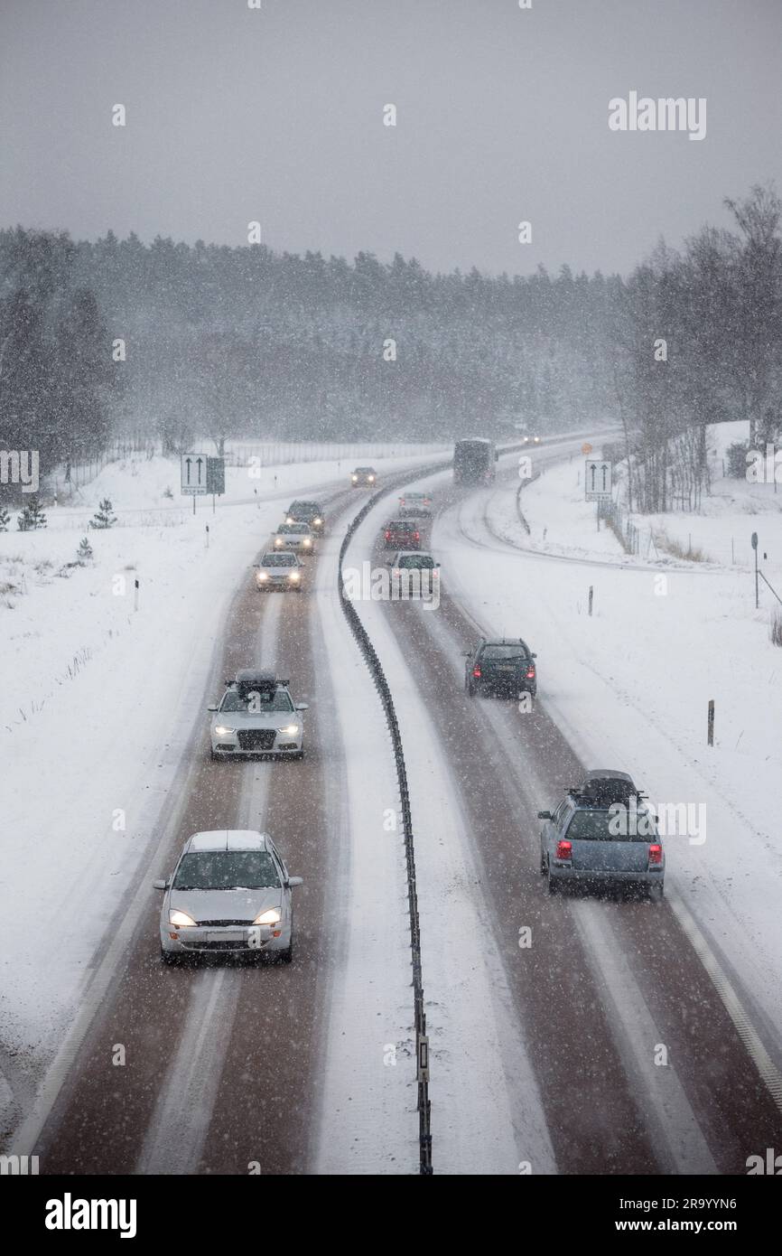 Traffic on highway freeway expressway hi-res stock photography and ...