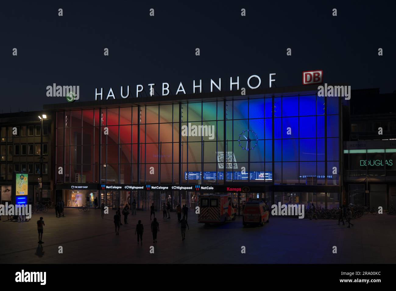 Köln Hauptbahnhof, Cologne railway station Stock Photo - Alamy