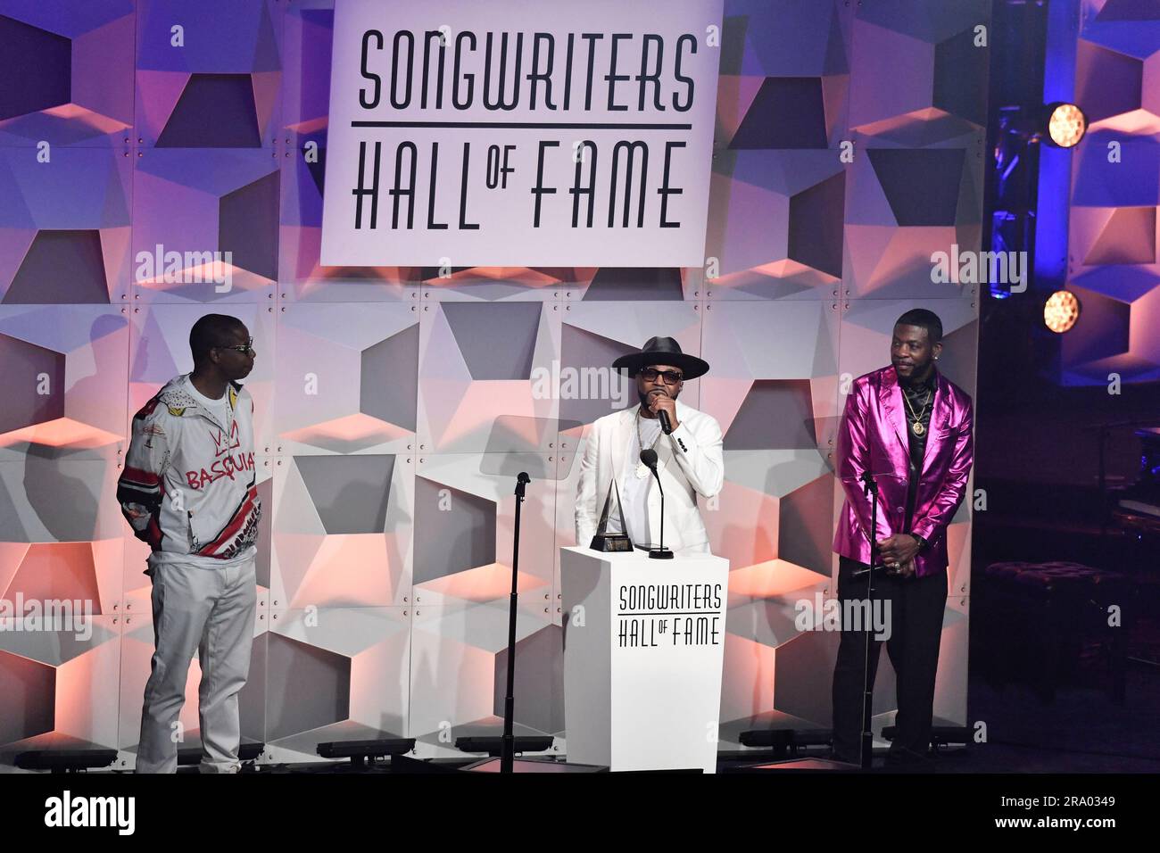 Inductee Teddy Riley, center, gives his acceptance speech with Doug E ...