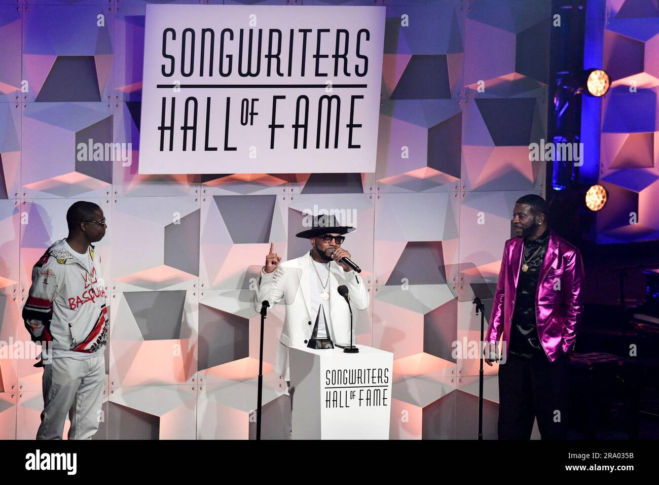 Inductee Teddy Riley, center, gives his acceptance speech with Doug E ...