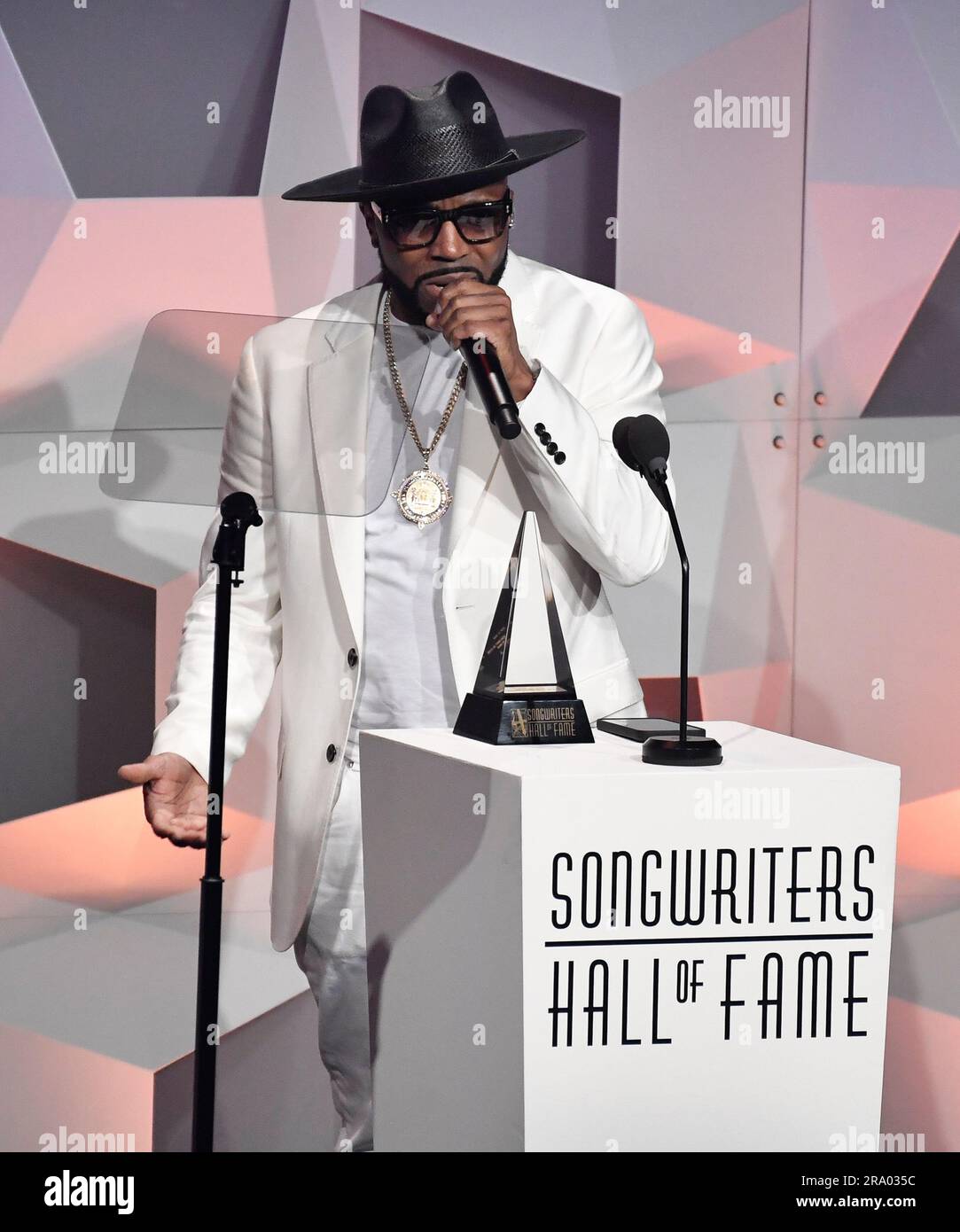 Teddy Riley gives his induction speech at the 52nd annual Songwriters ...