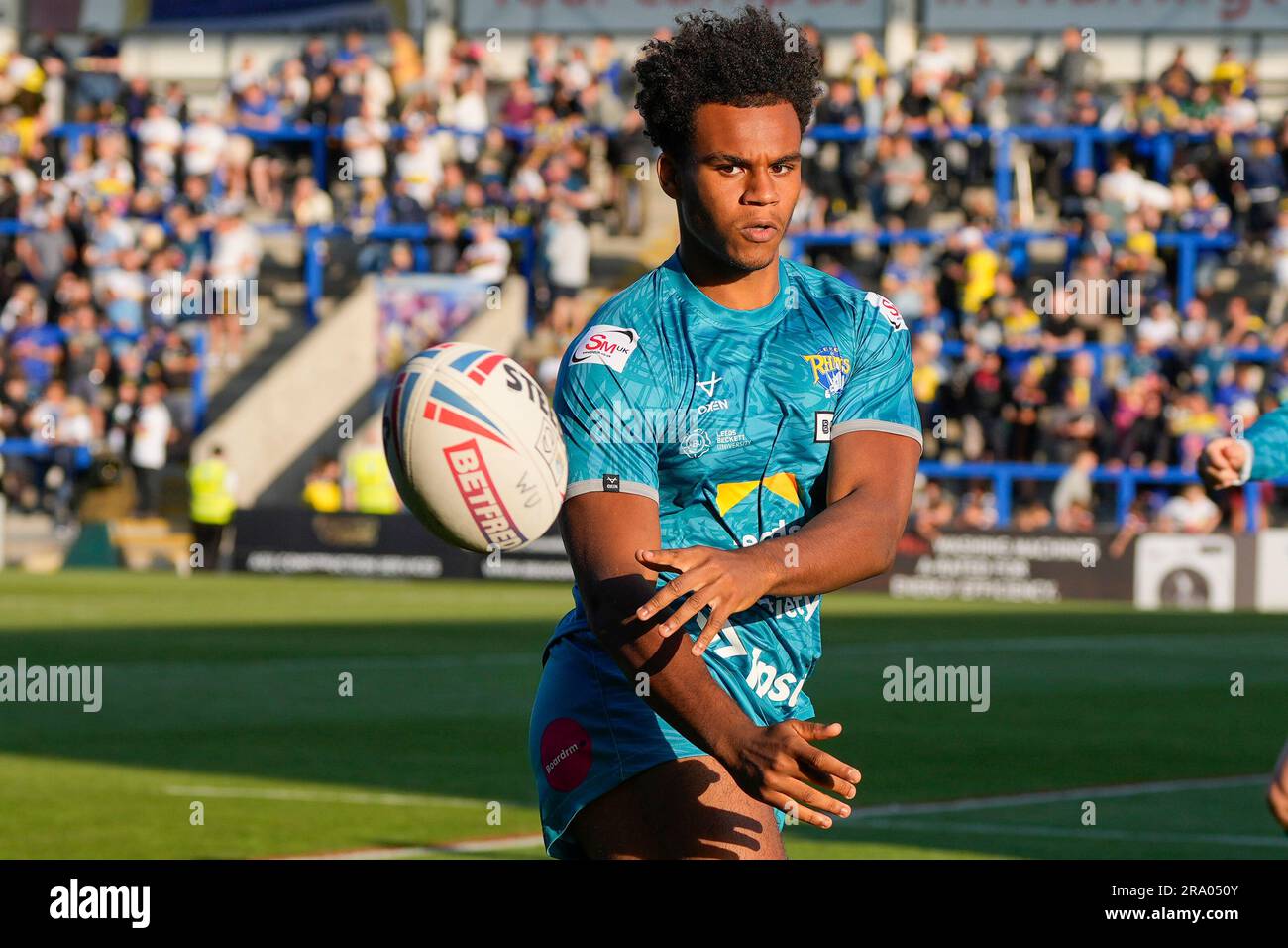 Leon Ruan #31 of Leeds Rhinos warms up before the Betfred Super League ...