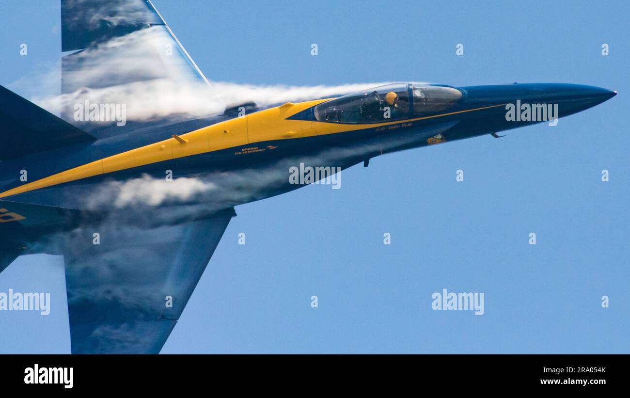 The amazing jets flying overhead Stock Photo - Alamy