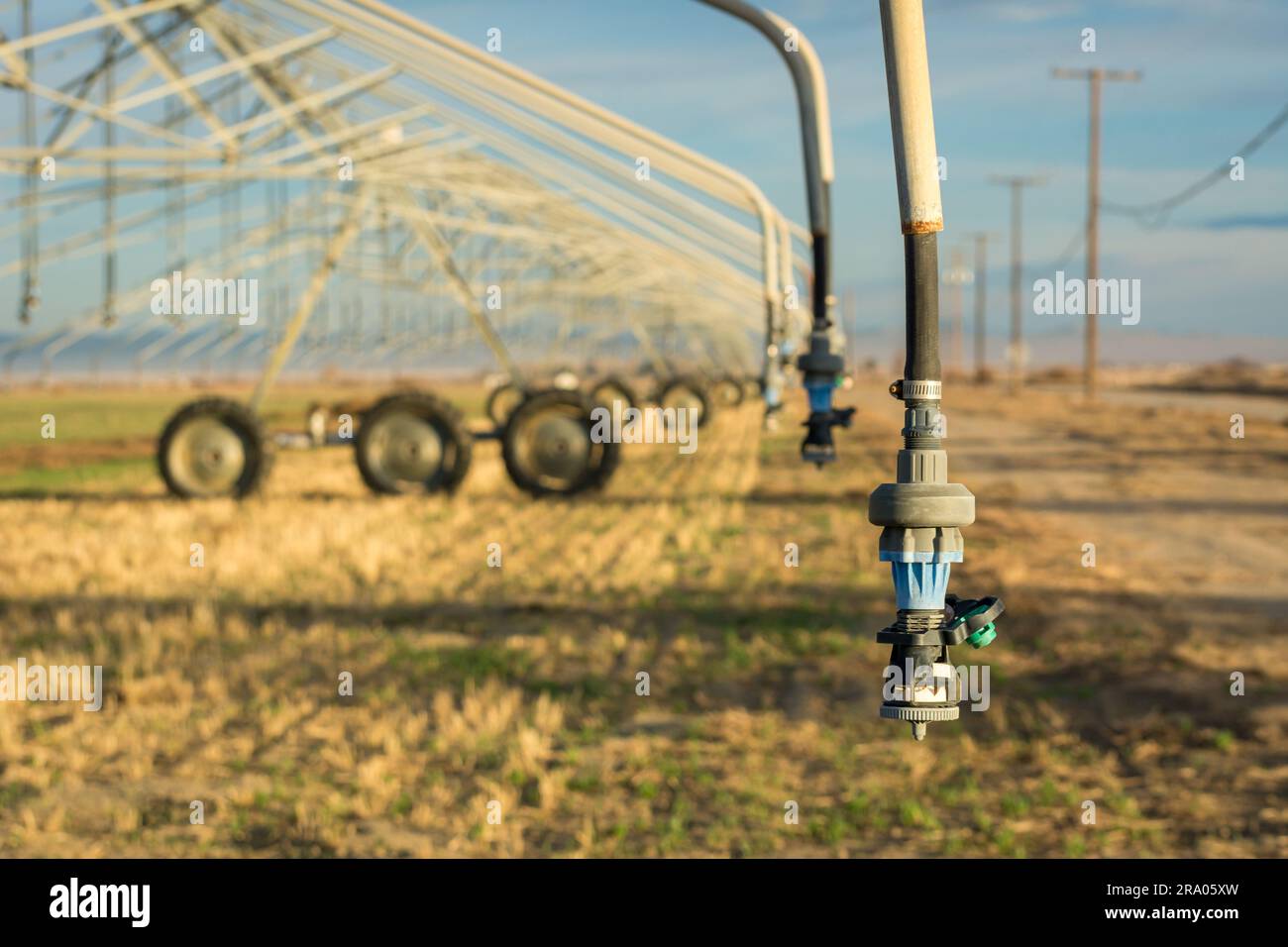 A center-pivot irrigation system in Southern California's Antelope ...