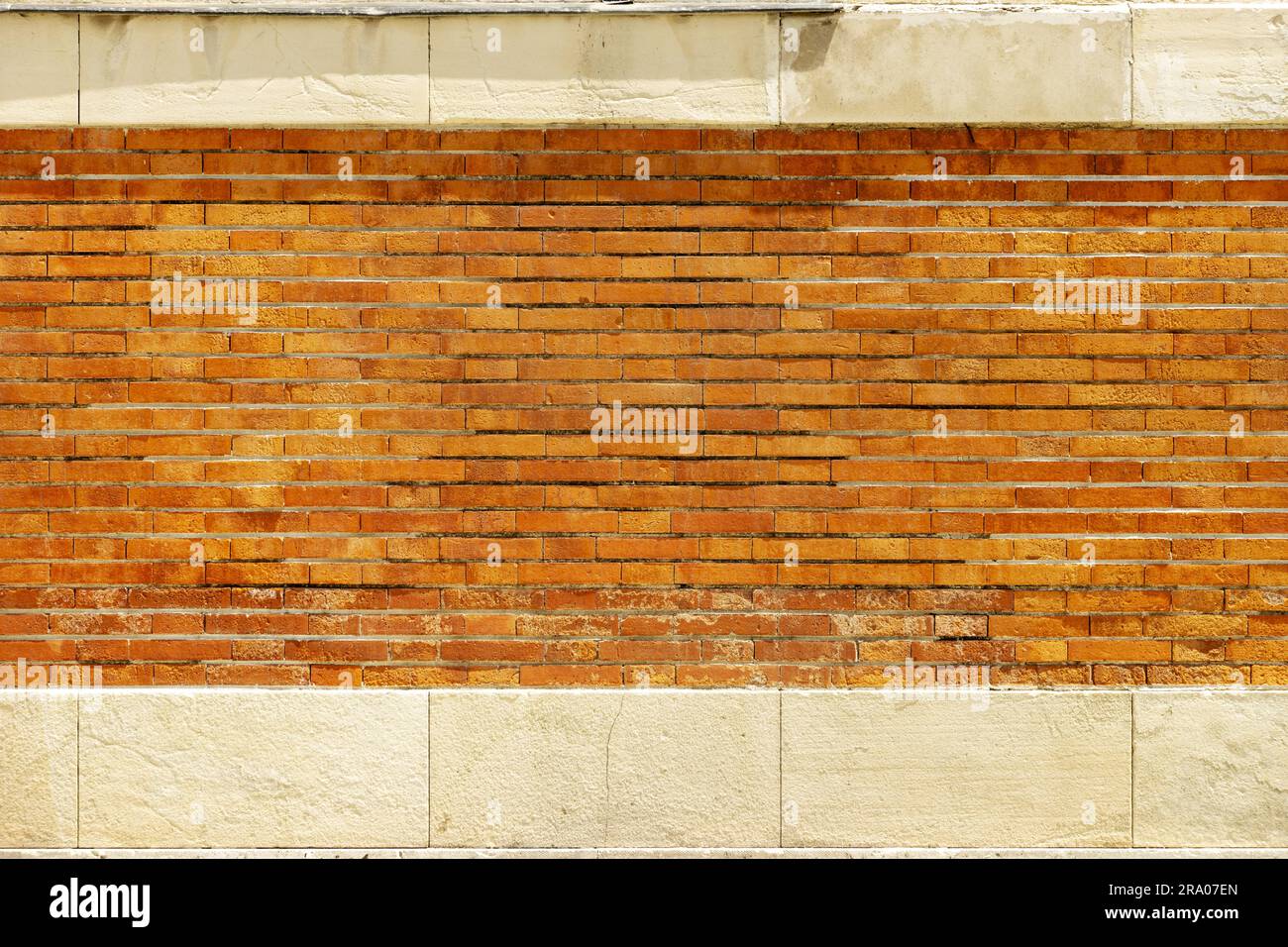 Mixed brick concrete building hi-res stock photography and images - Alamy