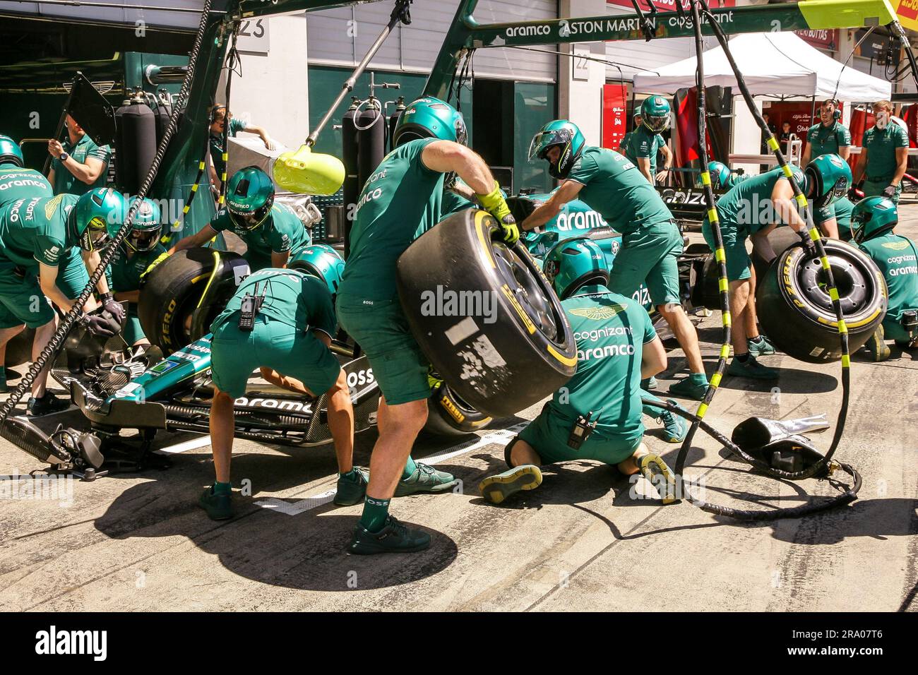 Reifenwechsel formula 1 hi-res stock photography and images - Alamy