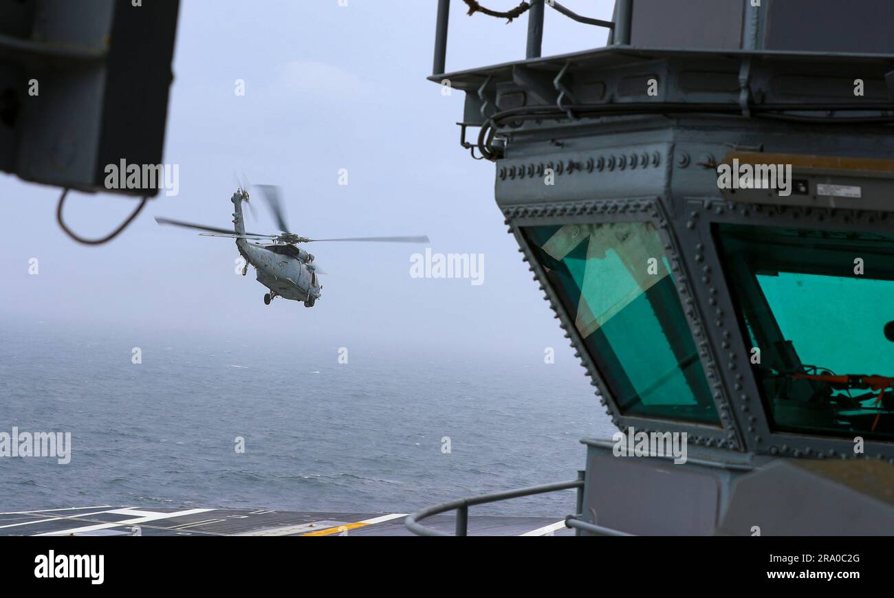 An MH-60S Seahawk helicopter assigned to the ÒDragonslayersÓ of ...