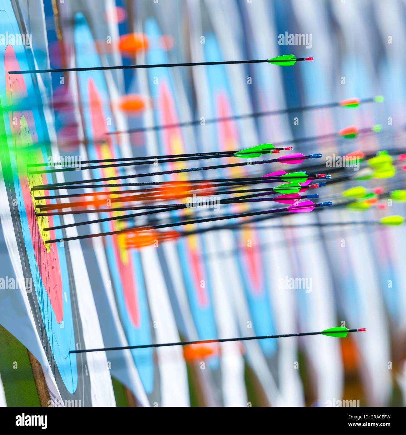 Arrows stuck hi-res stock photography and images - Alamy