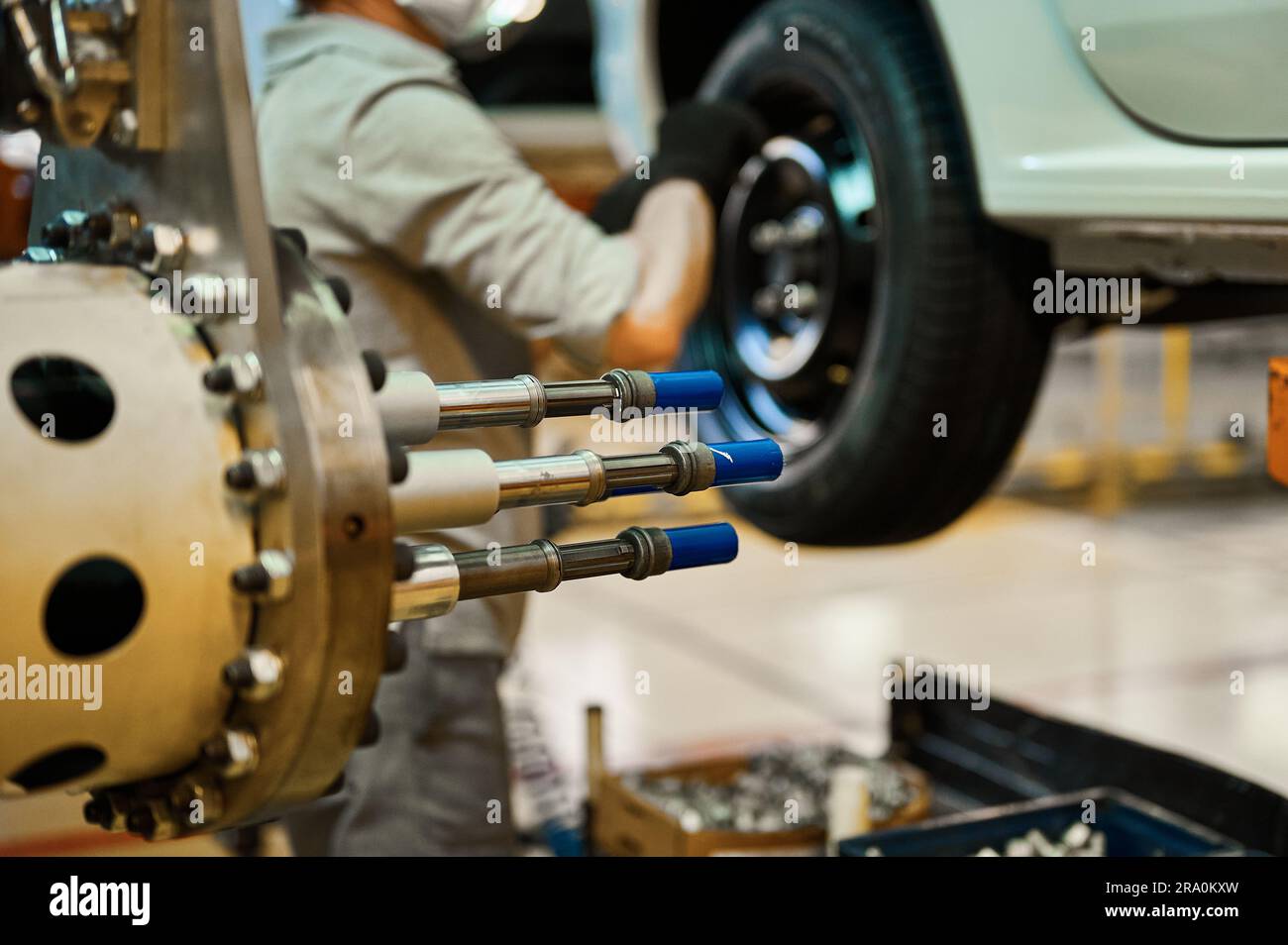 Screwing car wheel with automatic multi-axial spanner wrench Stock ...