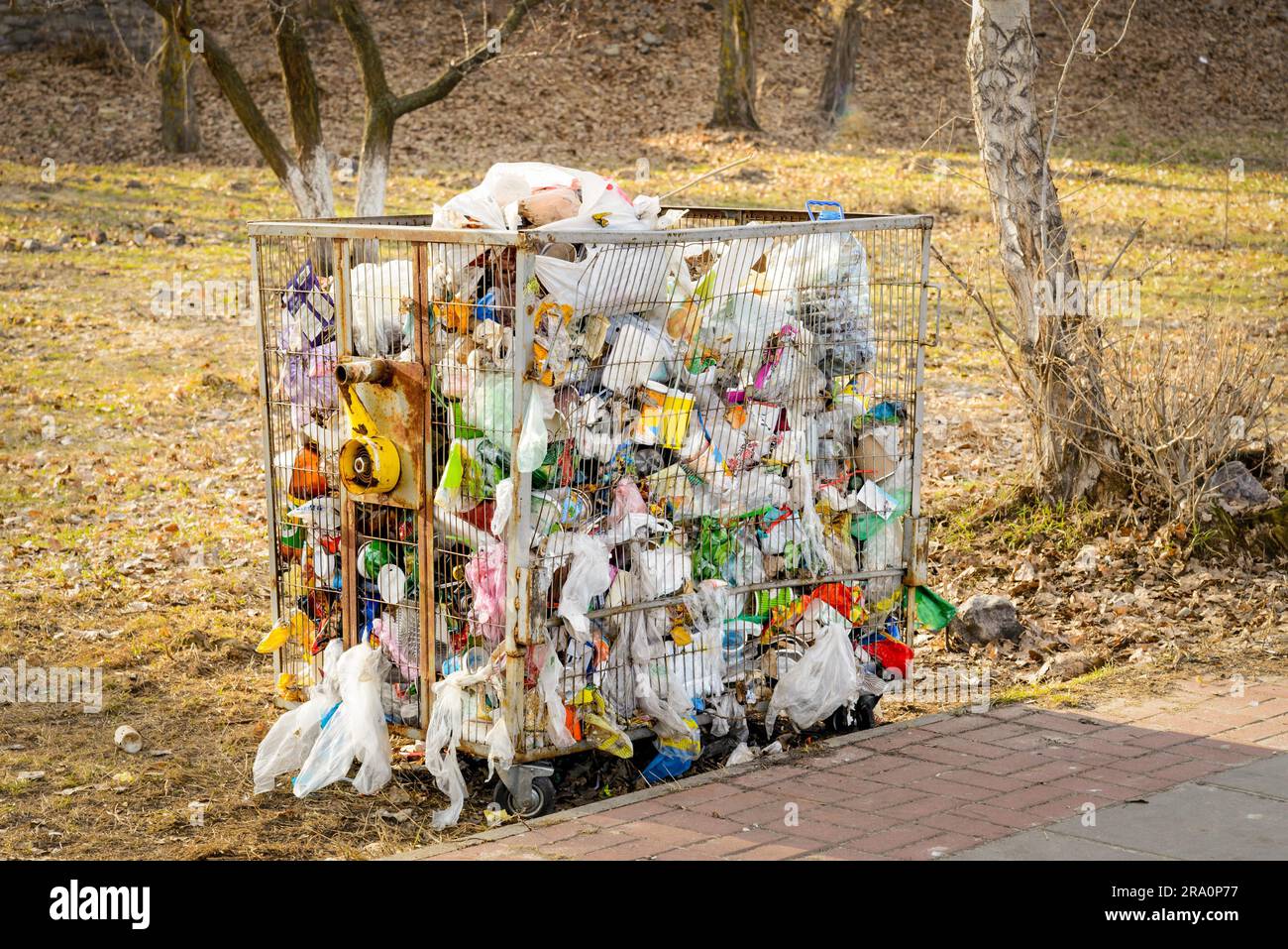 Full of trash hi-res stock photography and images - Alamy