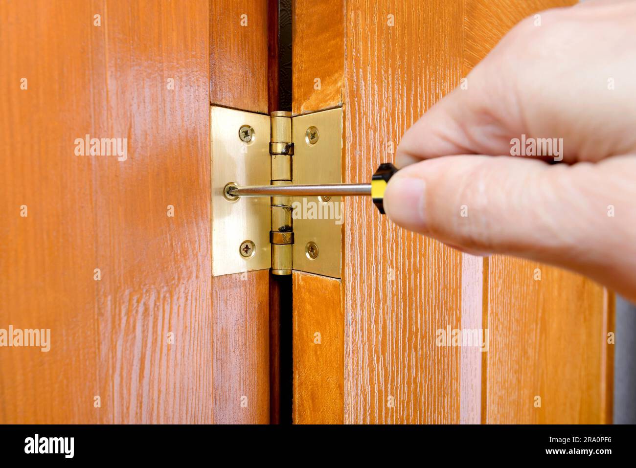 Man using screwdriver hi-res stock photography and images - Alamy