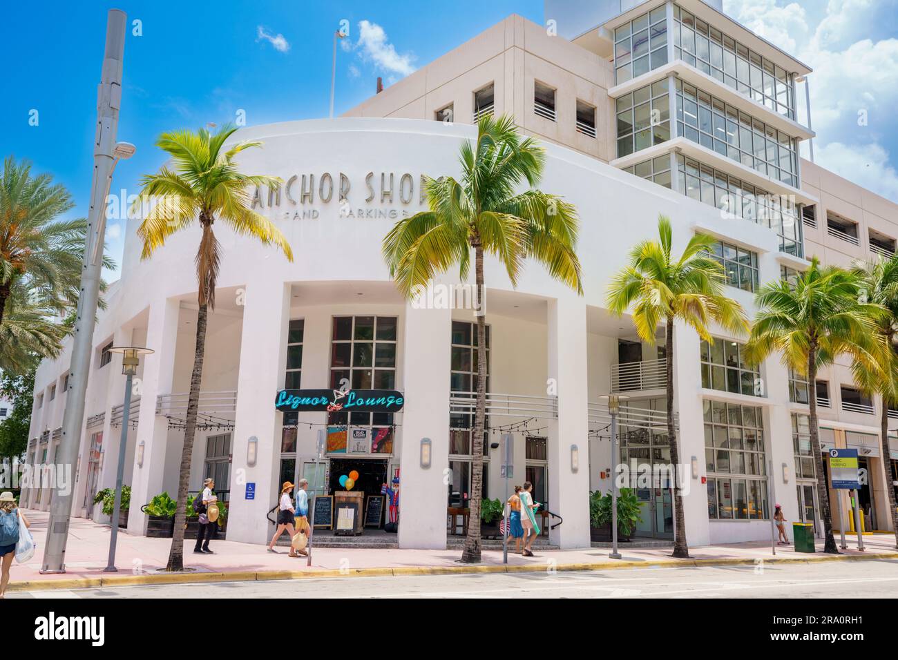 Liquor lounge hi-res stock photography and images - Alamy
