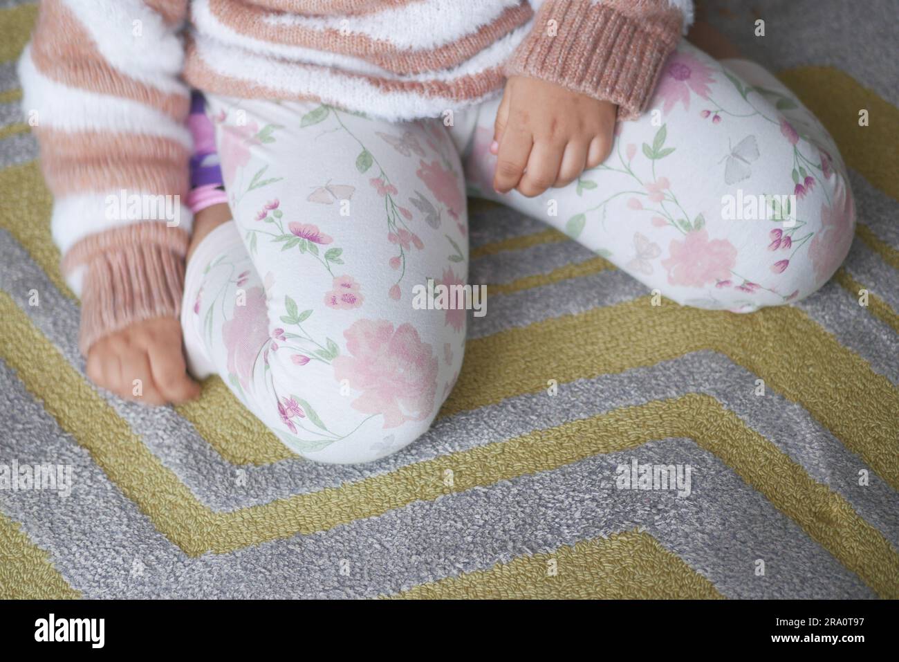 child sitting W posture on the floor Stock Photo - Alamy