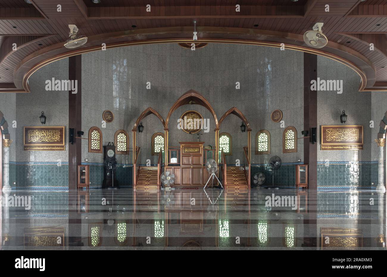 Al alawi mosque hi-res stock photography and images - Alamy