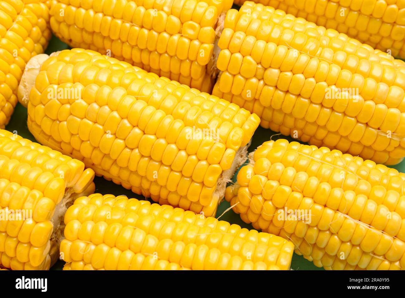 Texture of fresh corn cobs as background Stock Photo - Alamy
