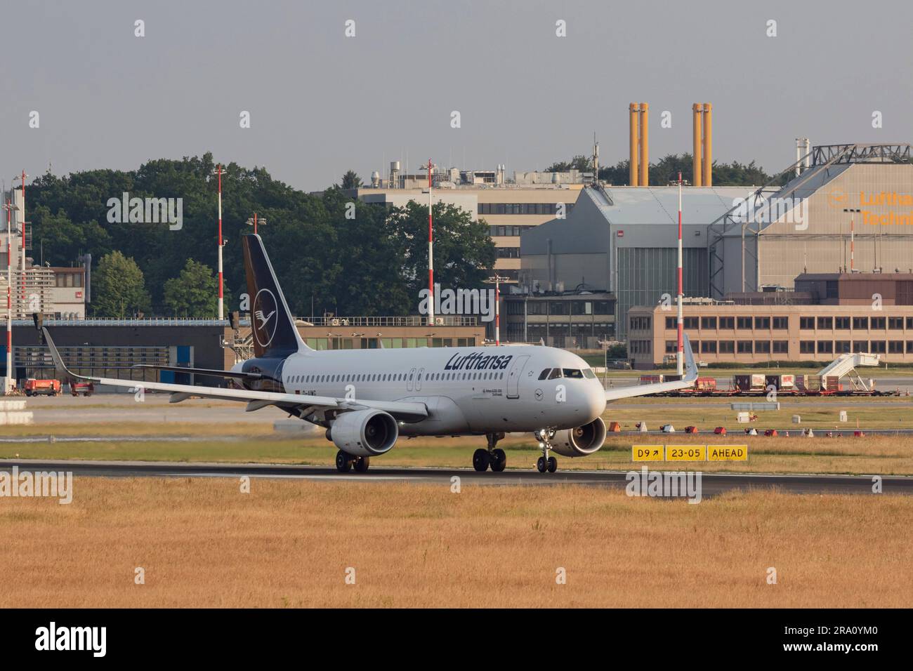 Passenger aircraft Airbus A 320-214 Greifswald of the airline Lufthansa ...