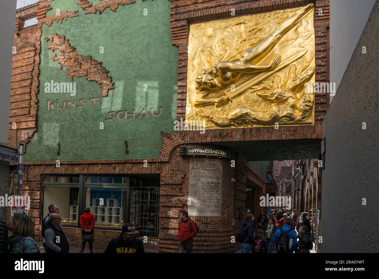 Paula Becker Modersohn House, facade relief The Light Bringer by ...