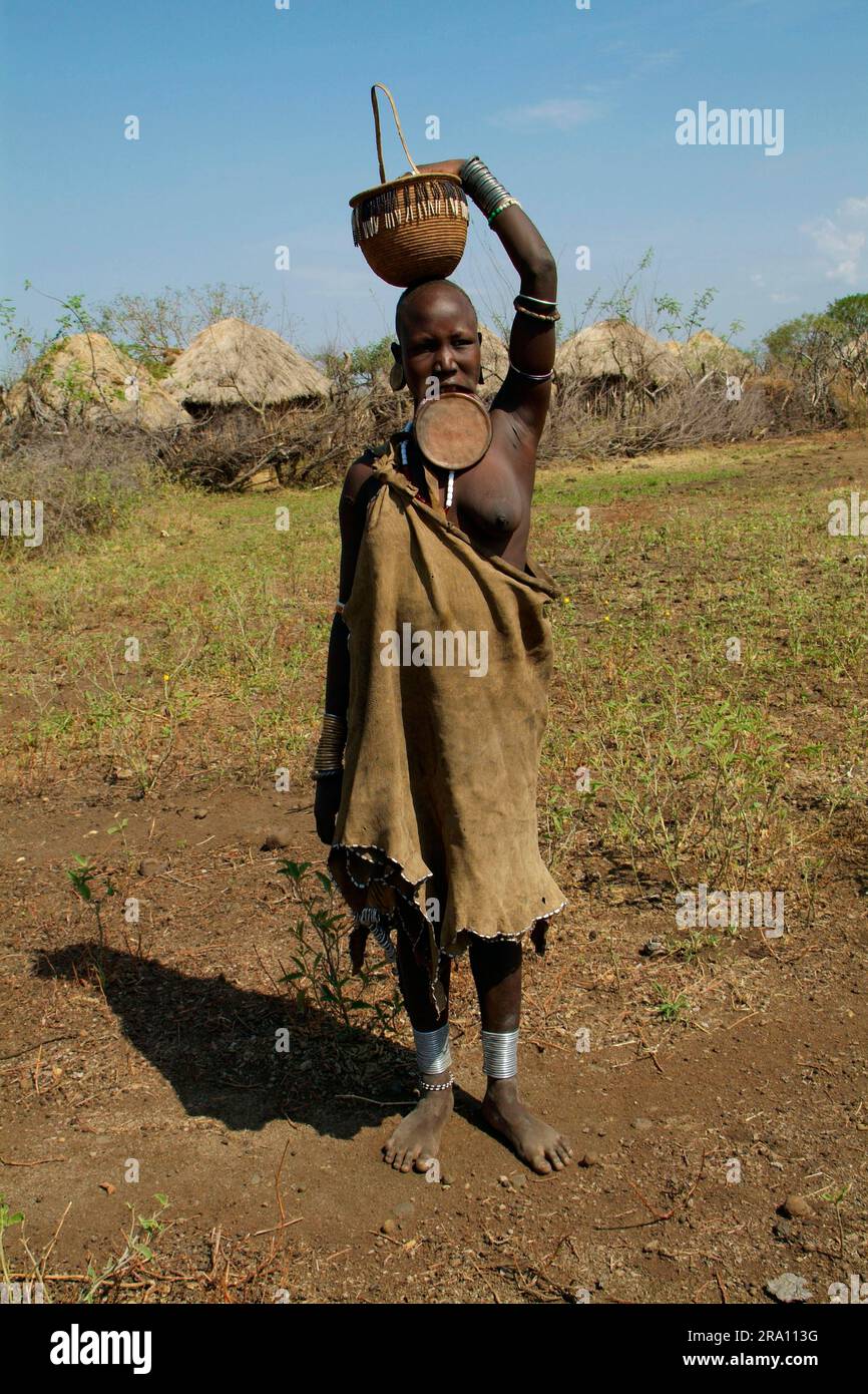 Woman with lip disc, Mursi tribe, Mago National Park, Southern Ethiopia ...