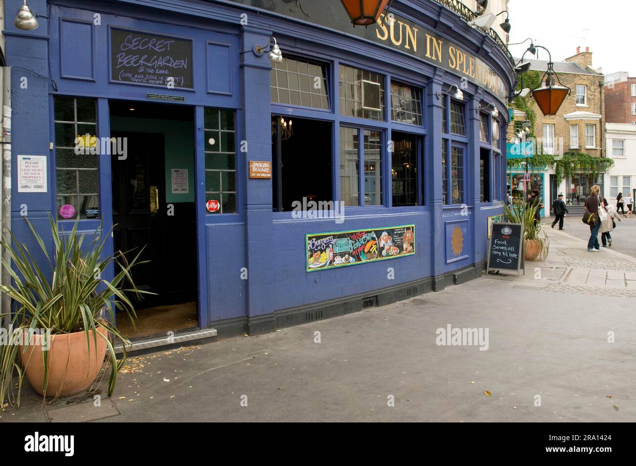 Pub 'Sun in Splendour', Portobello Road, Notting Hill, London, England ...