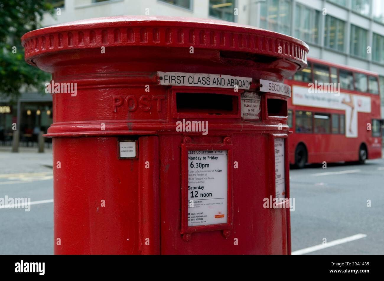 Britain england london letterbox hi-res stock photography and images ...